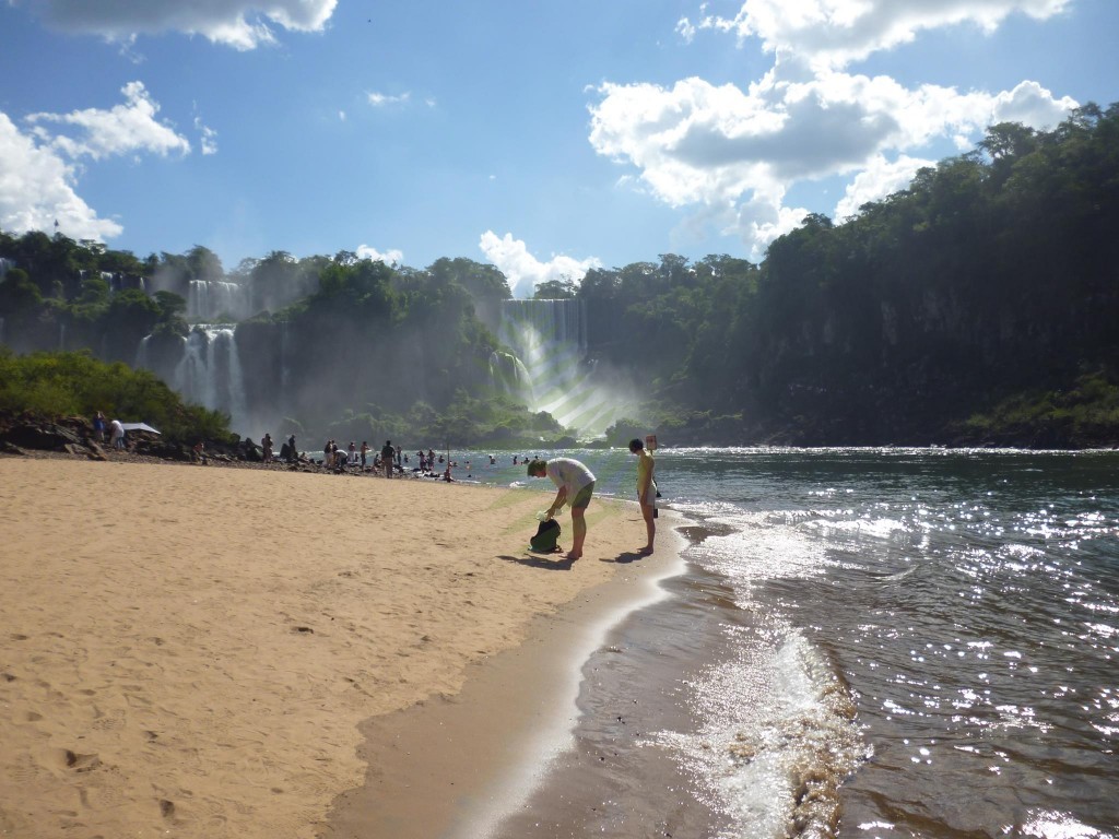 Isla San Martín & minitrekking En el corazón de las Cataratas del ...